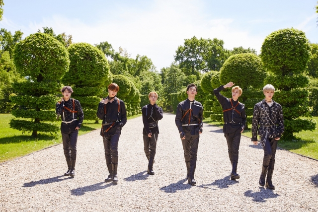 After the release of boy band ONEUS' new mini-album "RAISE US," the ...