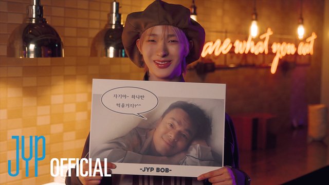 "JYP의 사랑스런 별종" NEXZ, 리더 토모야 직접 기획한 신보 티저 영상 공개! 자유분방 Gen Z 감성 가득